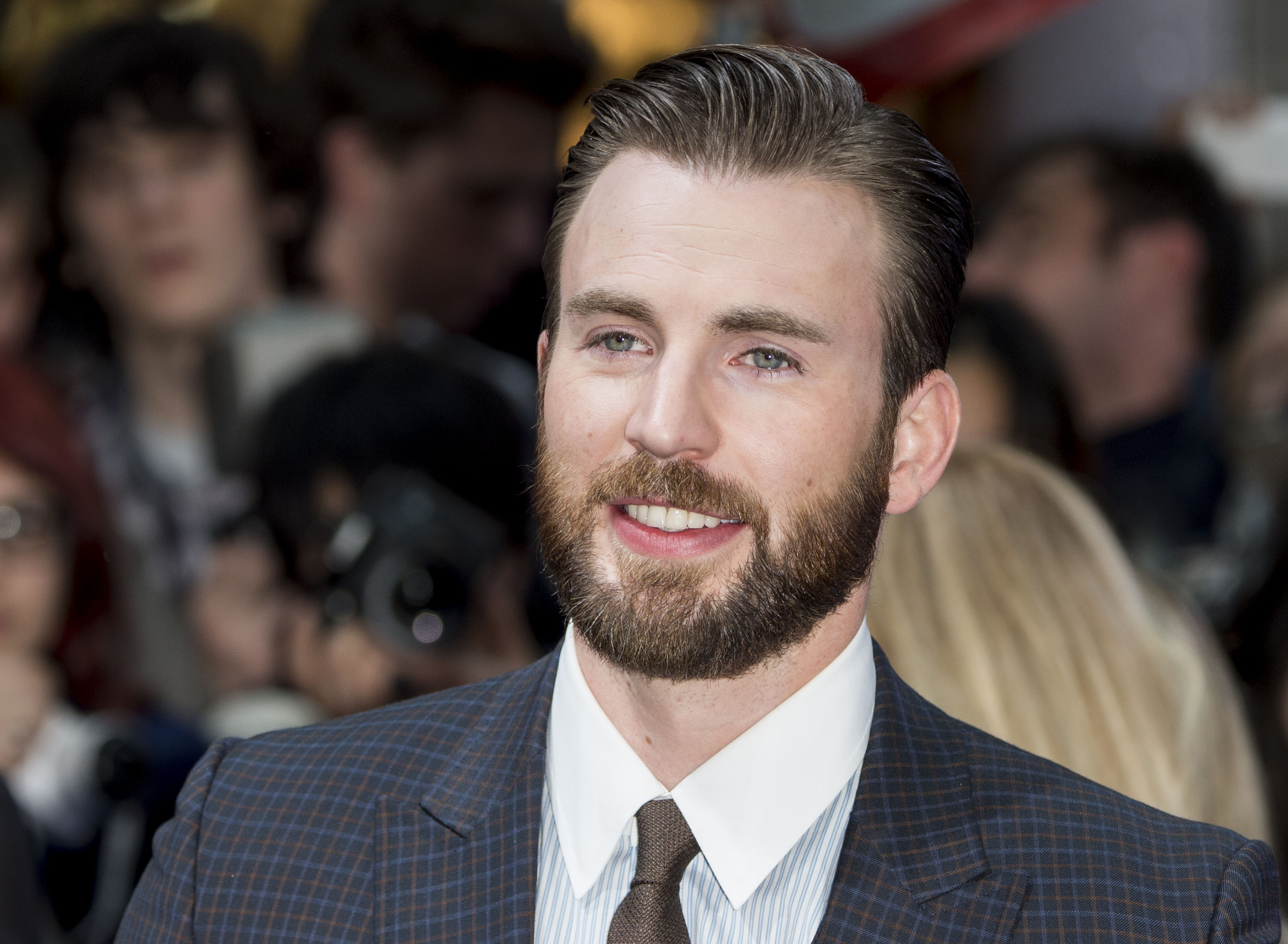 Chris Evans Shaves His Beard and the Internet Doesn't Know What to Feel ...